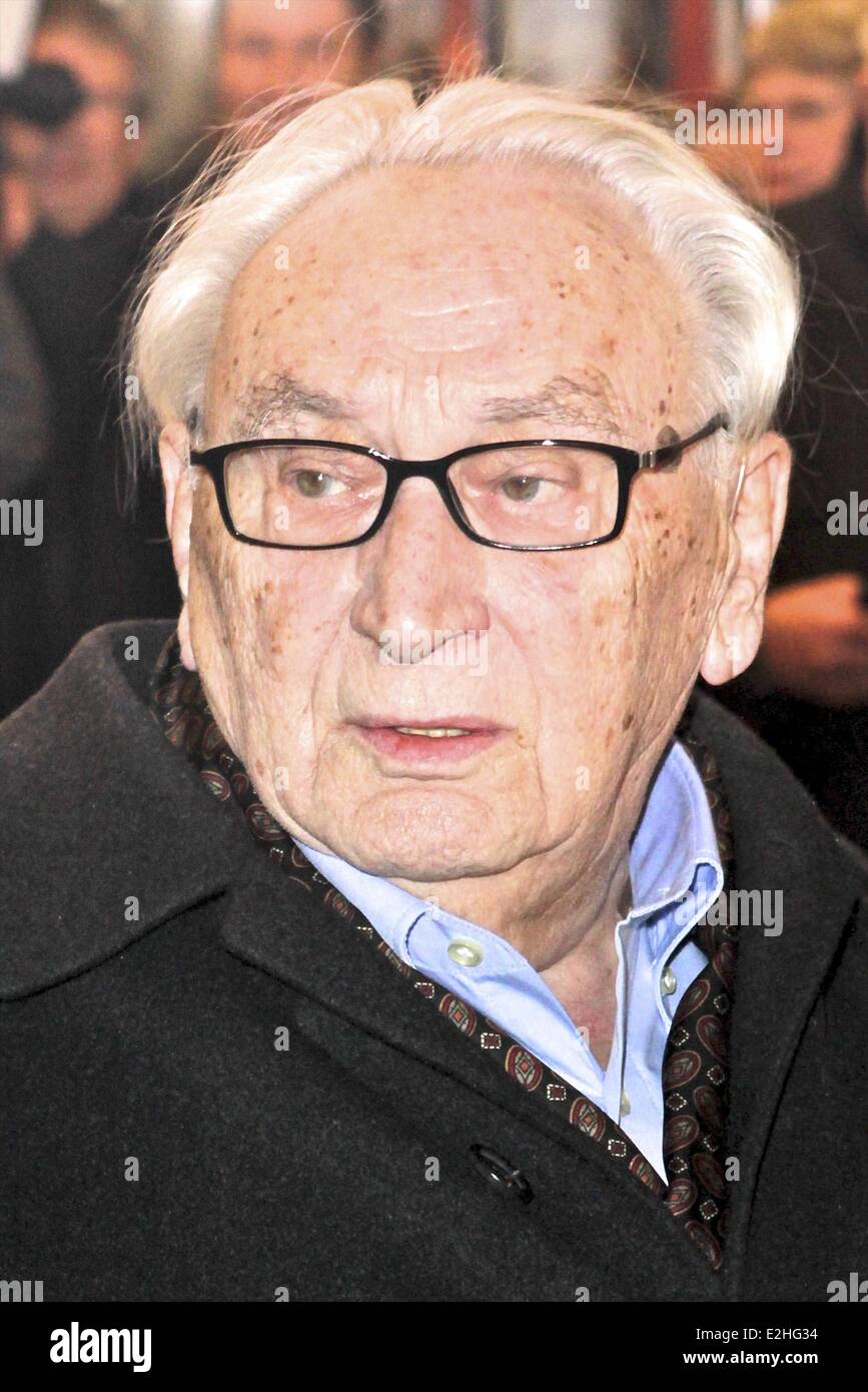 Egon Bahr at Geruechte...Geruechte... premiere at Theater am ...