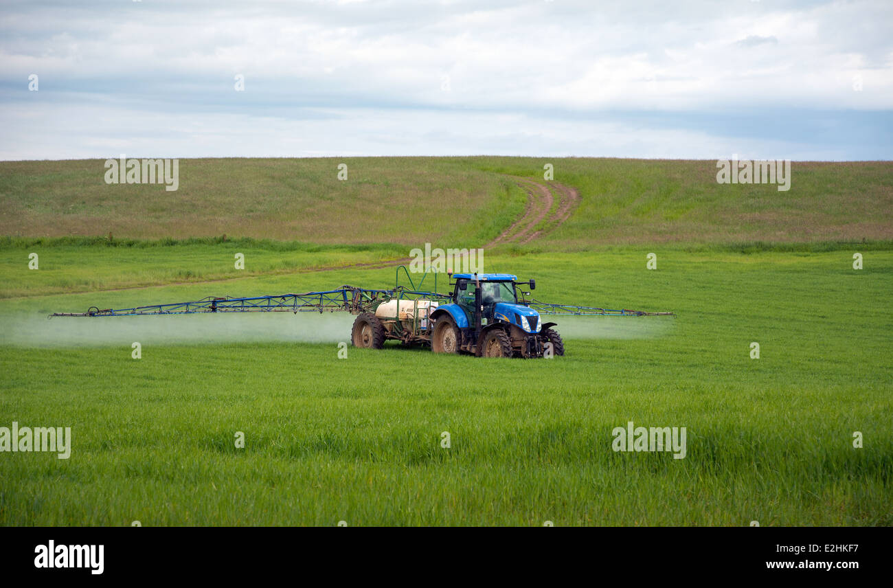 Spraying grass hi-res stock photography and images - Alamy