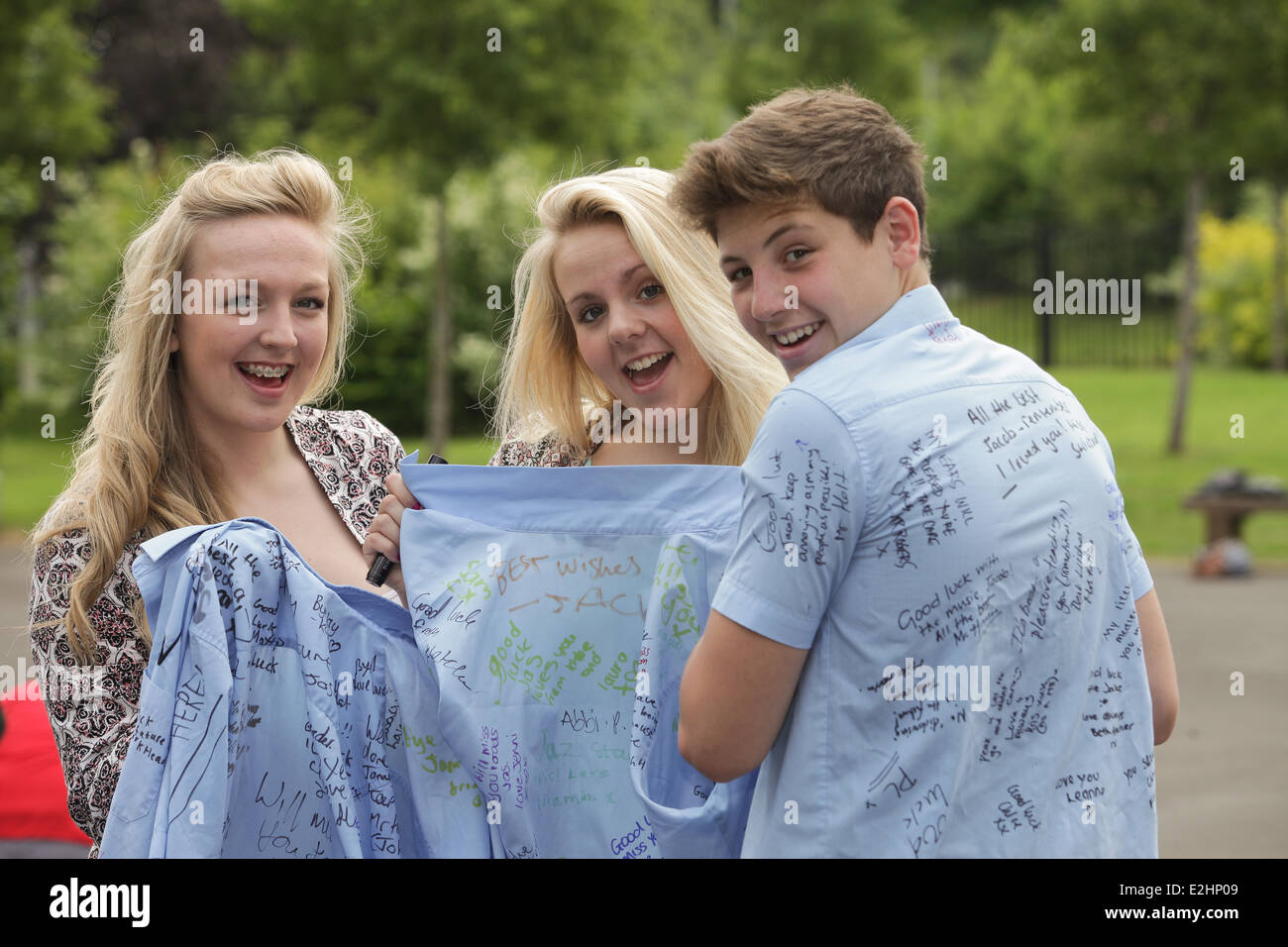 School shirt signing hi-res stock photography and images - Alamy