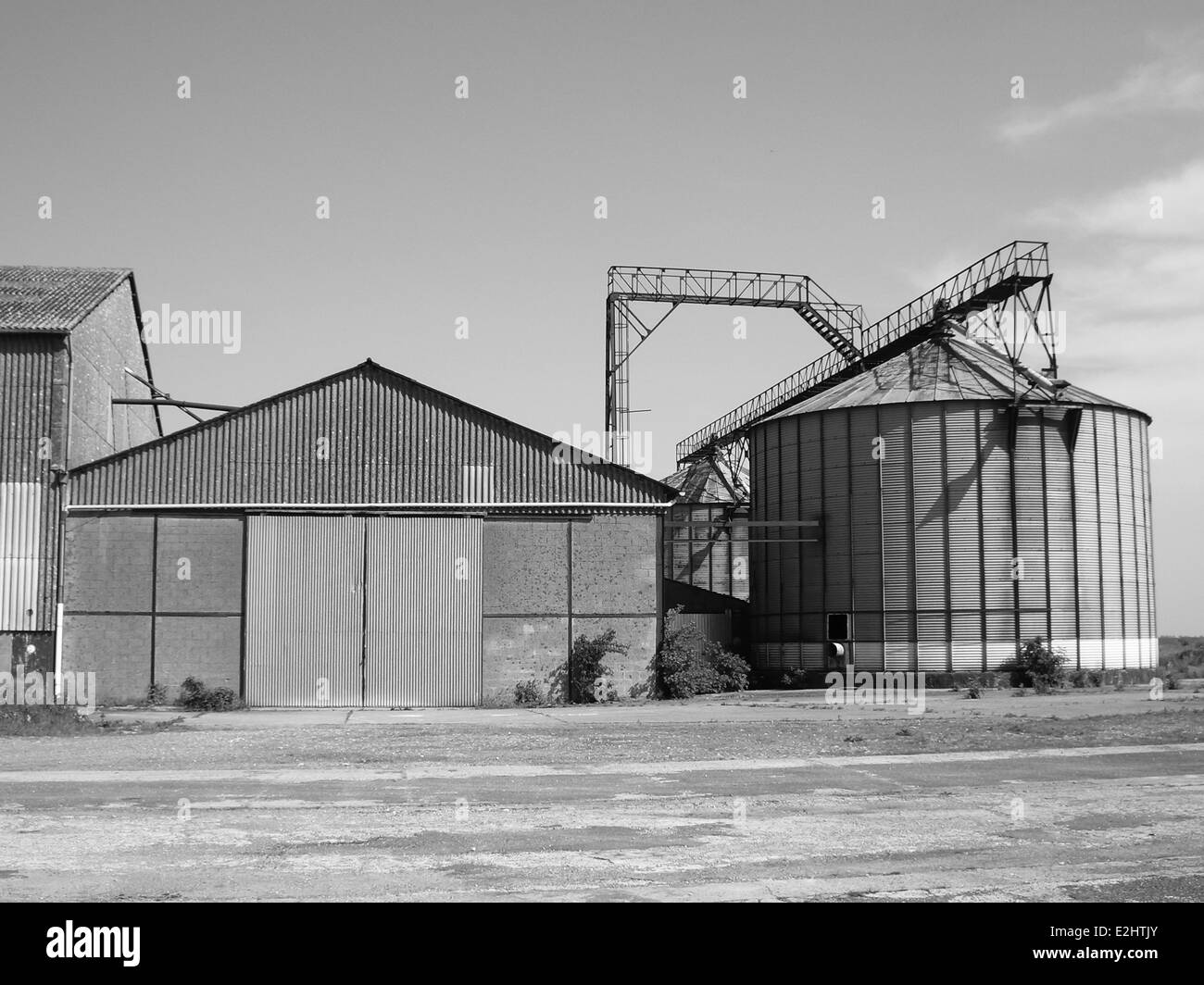 Farm with great silos hi-res stock photography and images - Alamy