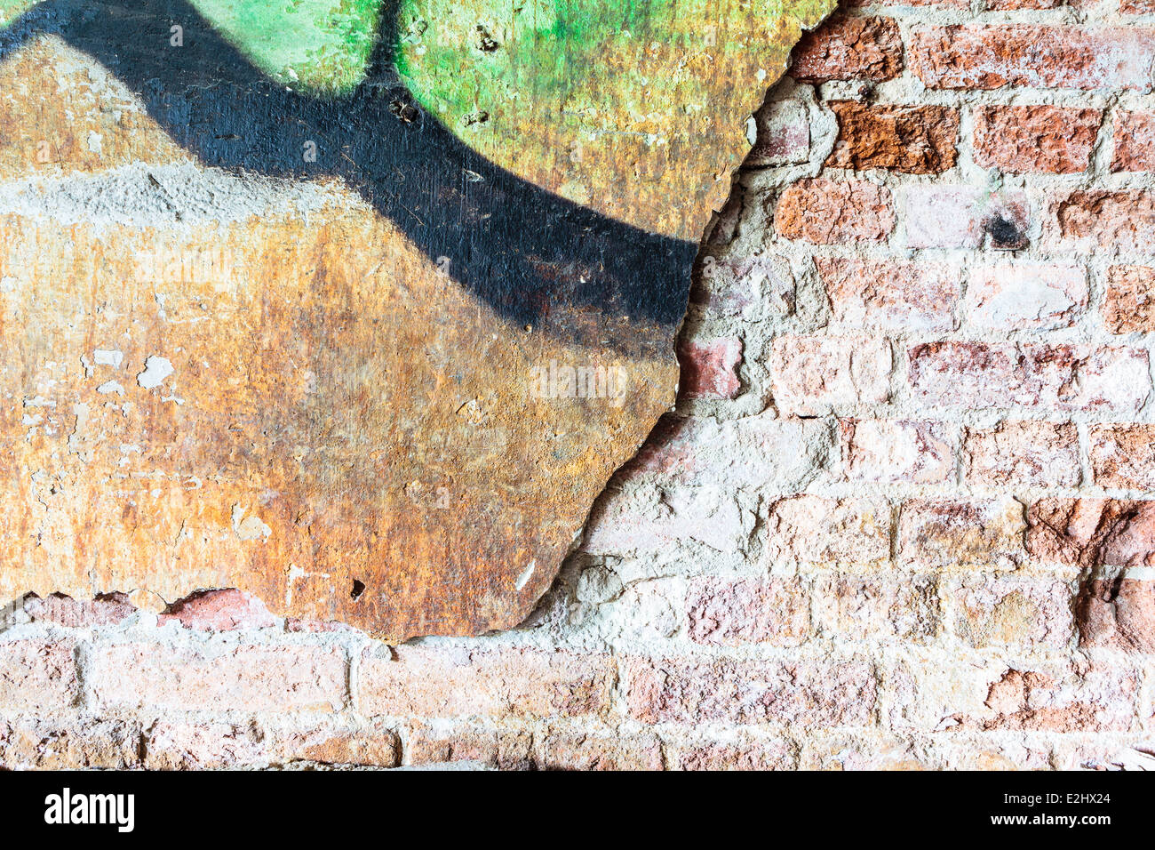 Dirty concrete wall with graffiti and big crack Stock Photo - Alamy