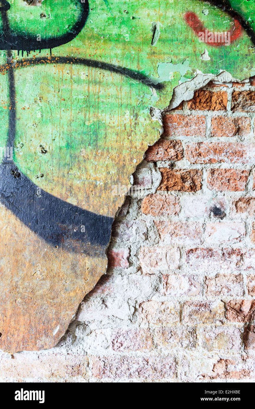 Dirty concrete wall with graffiti and big crack Stock Photo - Alamy