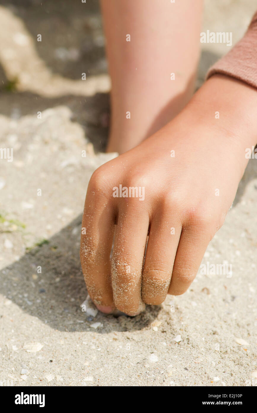 Child playing in sand hi-res stock photography and images - Alamy