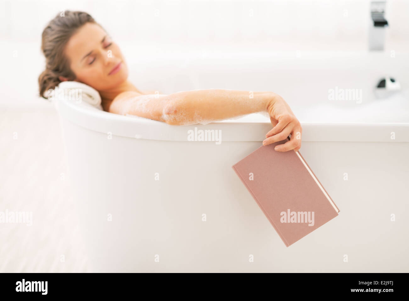 Young woman fall asleep while reading book in bathtub Stock Photo - Alamy