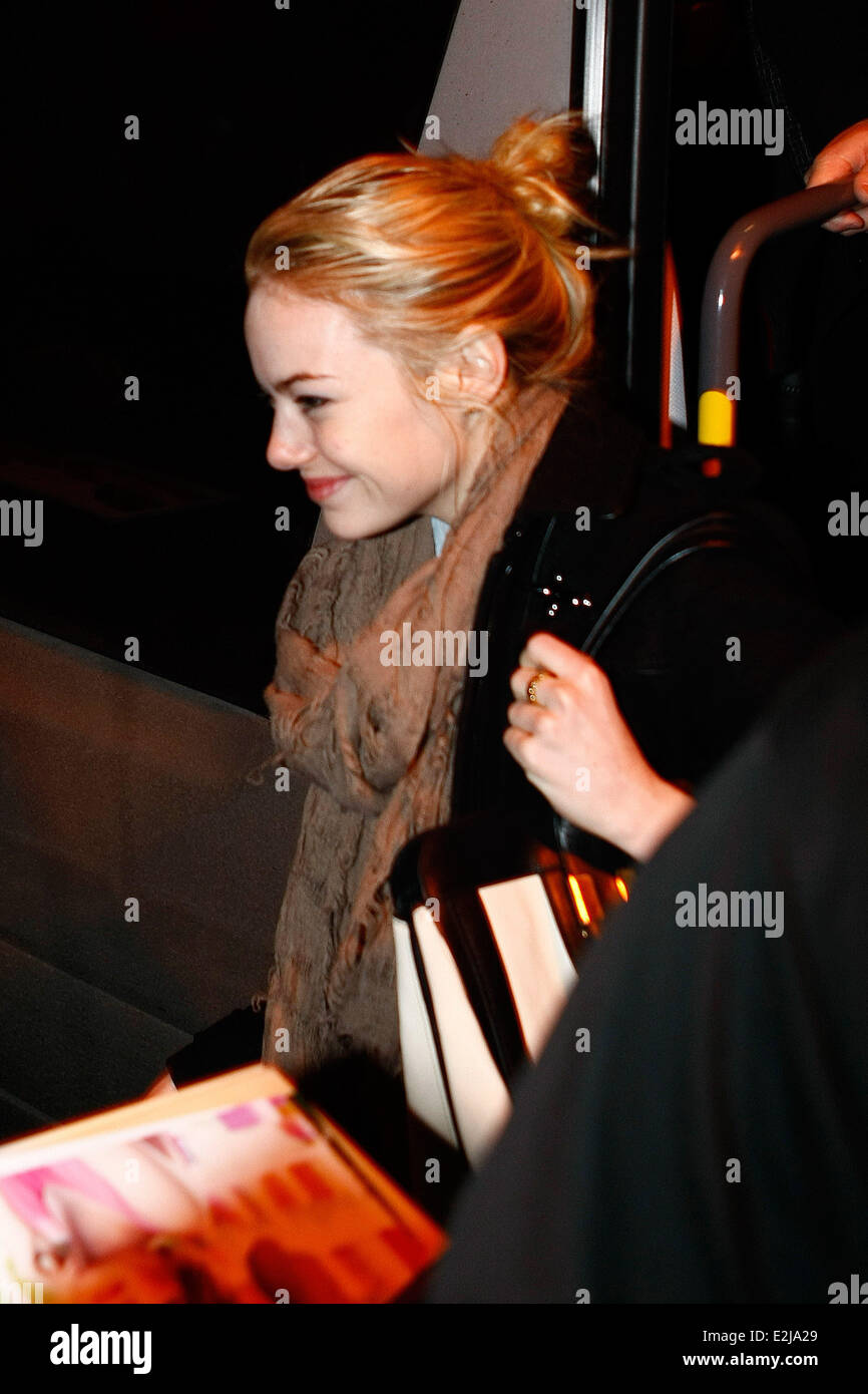 Emma stone signing autographs whilst hi-res stock photography and ...