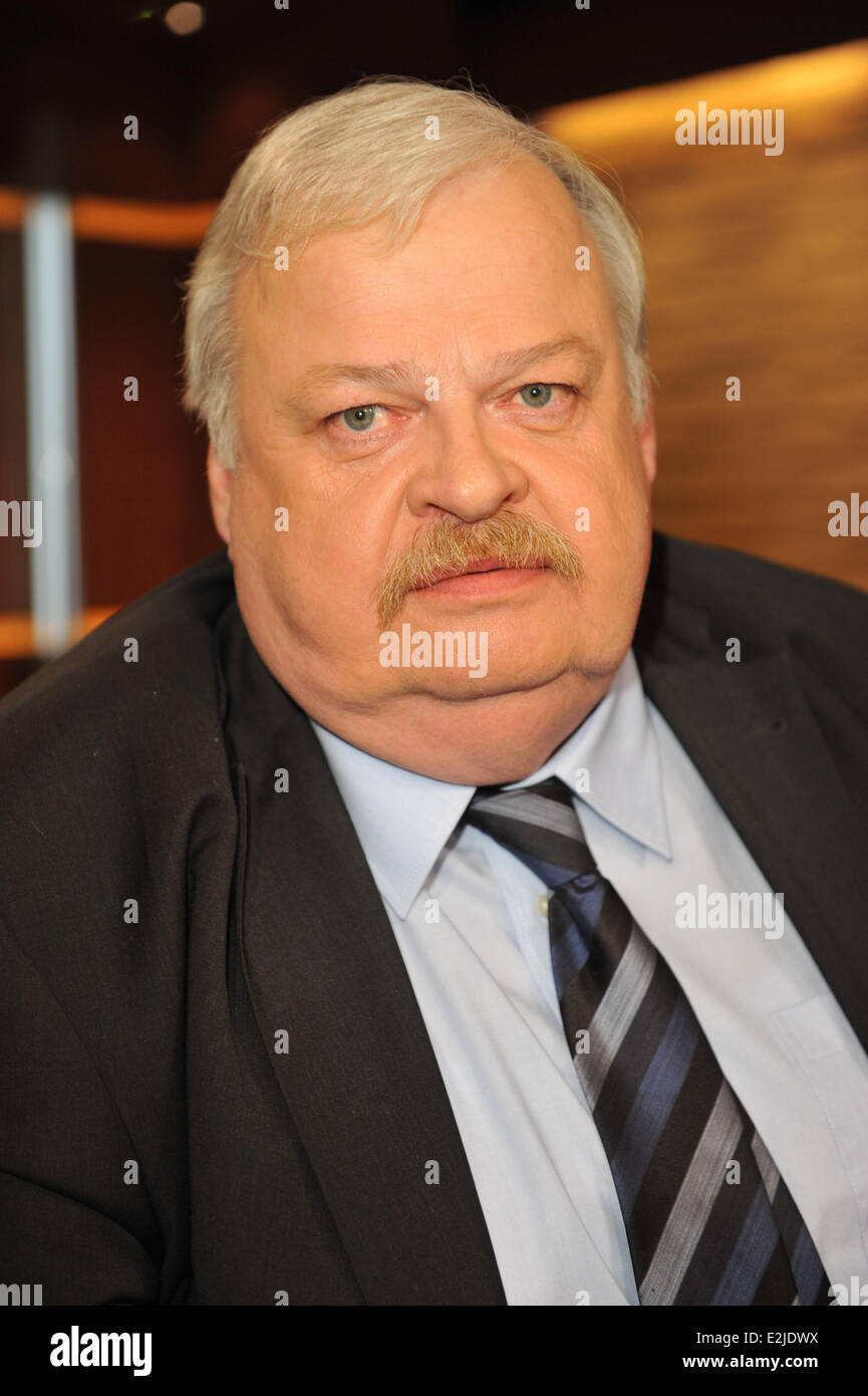 Guntram Schneider on German WDR TV talkshow Menschen bei Maischberger ...