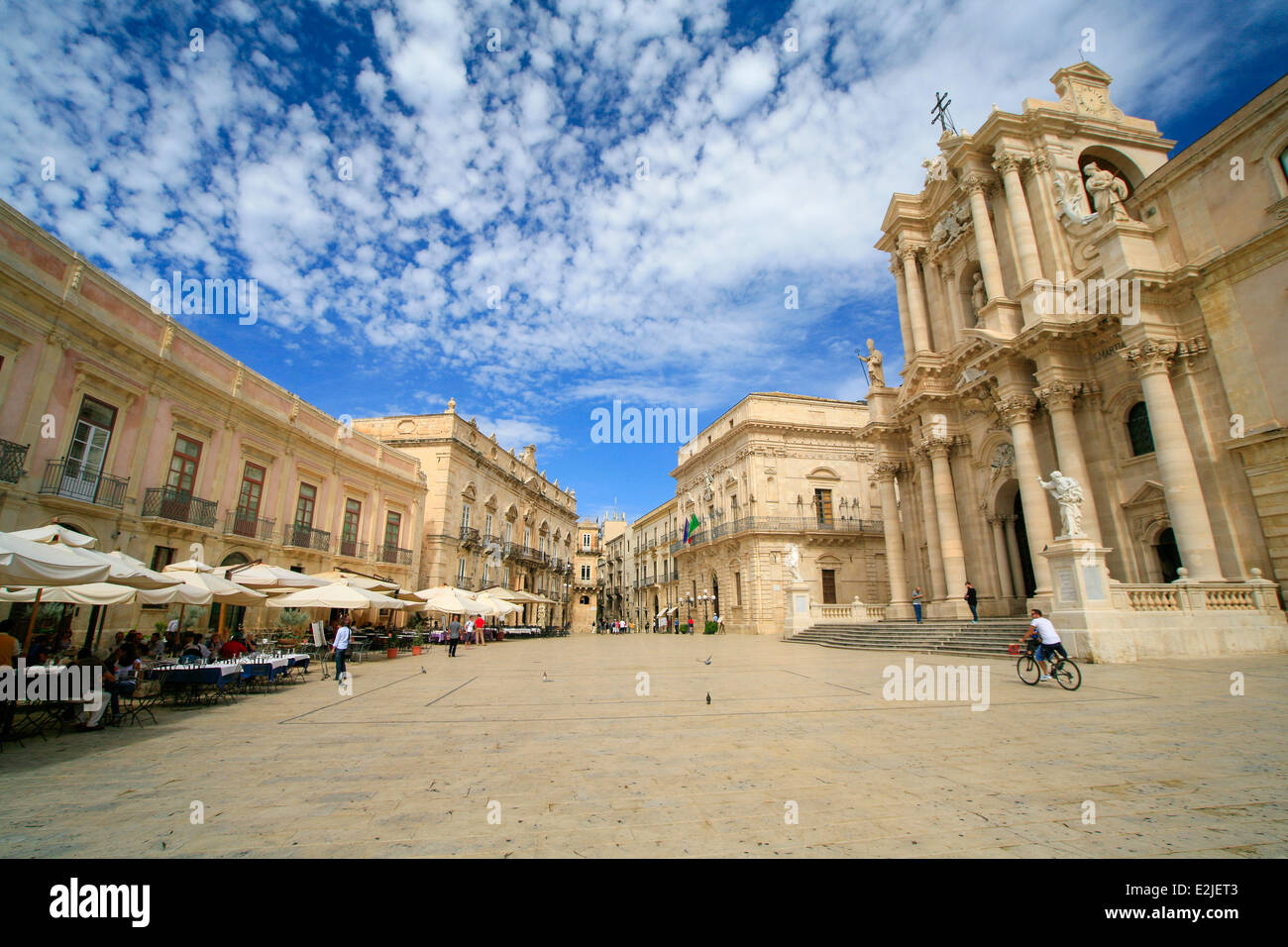 Syracuse Siracusa Sicily baroque town centre duomo and piazza Stock ...