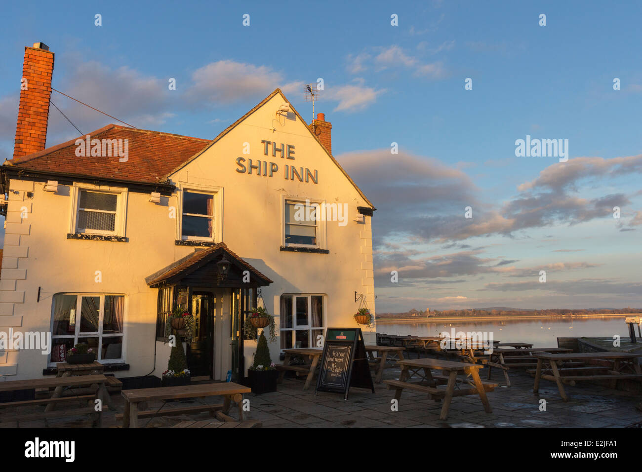 Langstone harbour ship inn hi-res stock photography and images - Alamy