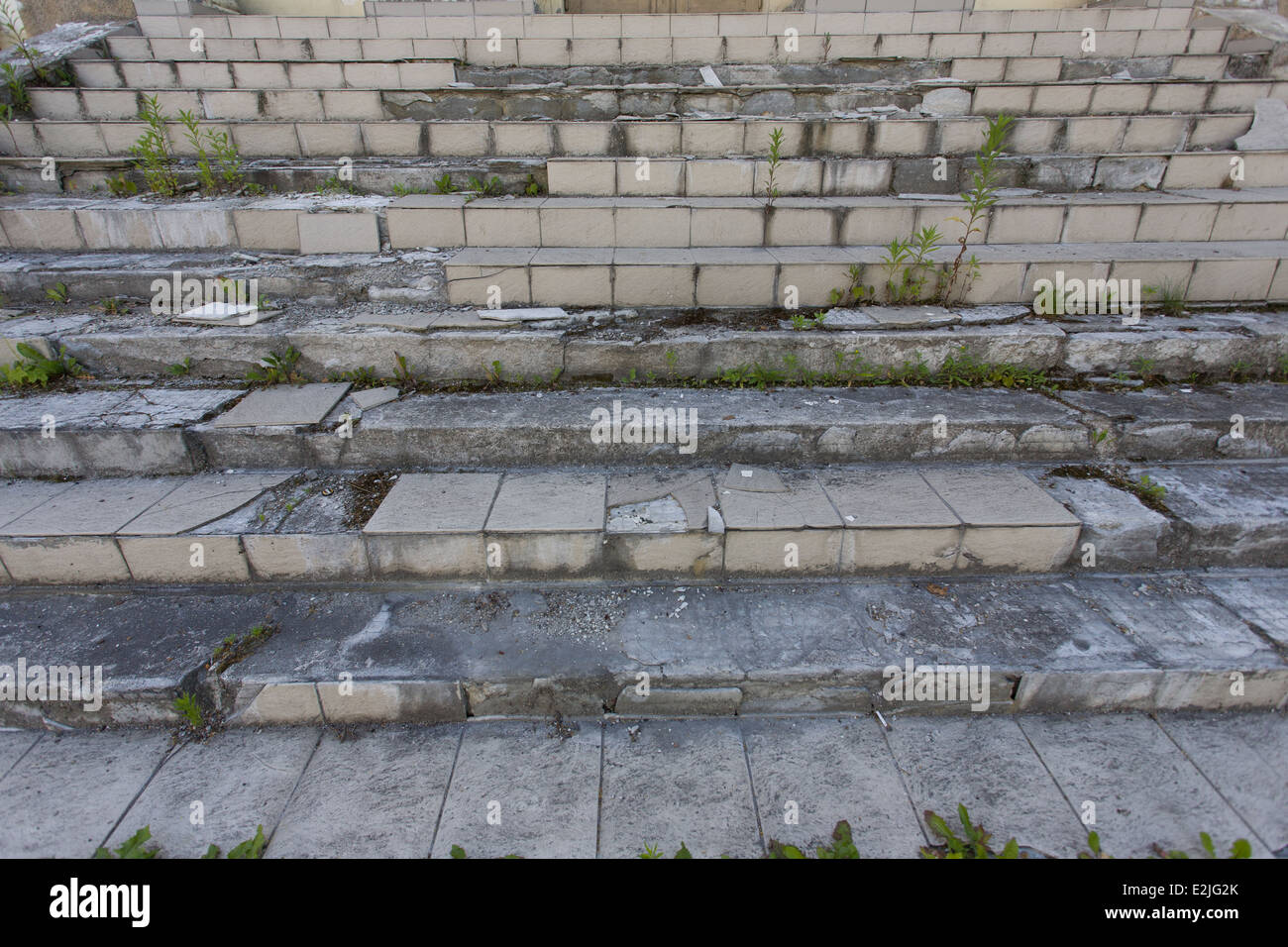 Rotten stairs hi-res stock photography and images - Alamy