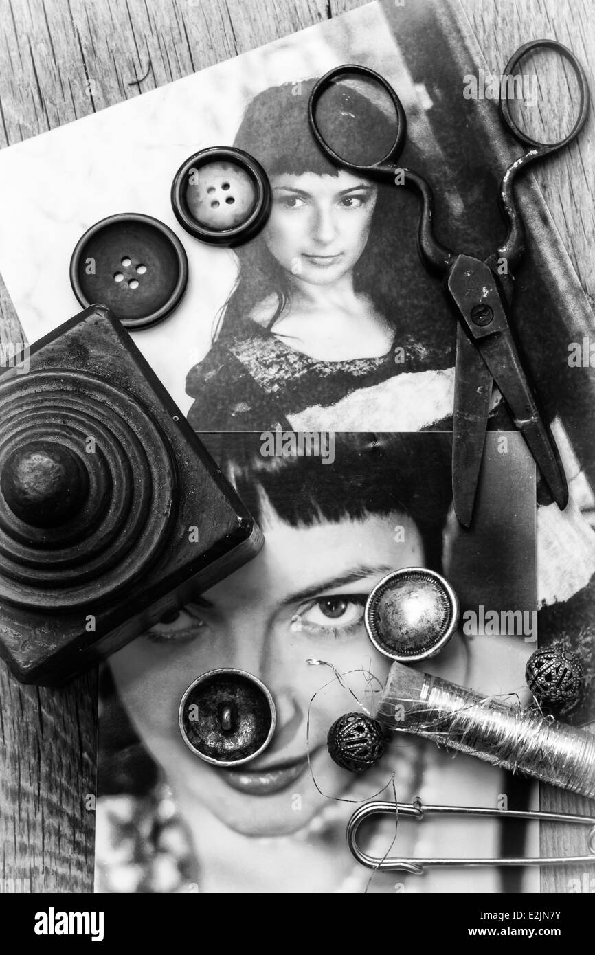 Needle thread button Black and White Stock Photos & Images - Alamy