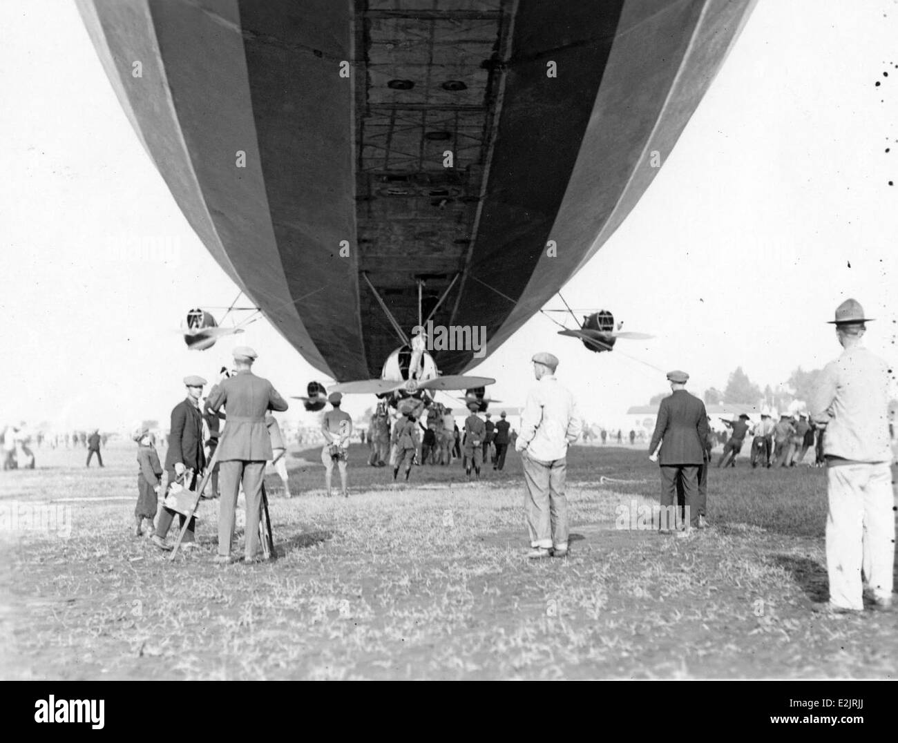 Uss shenandoah airship hi-res stock photography and images - Alamy