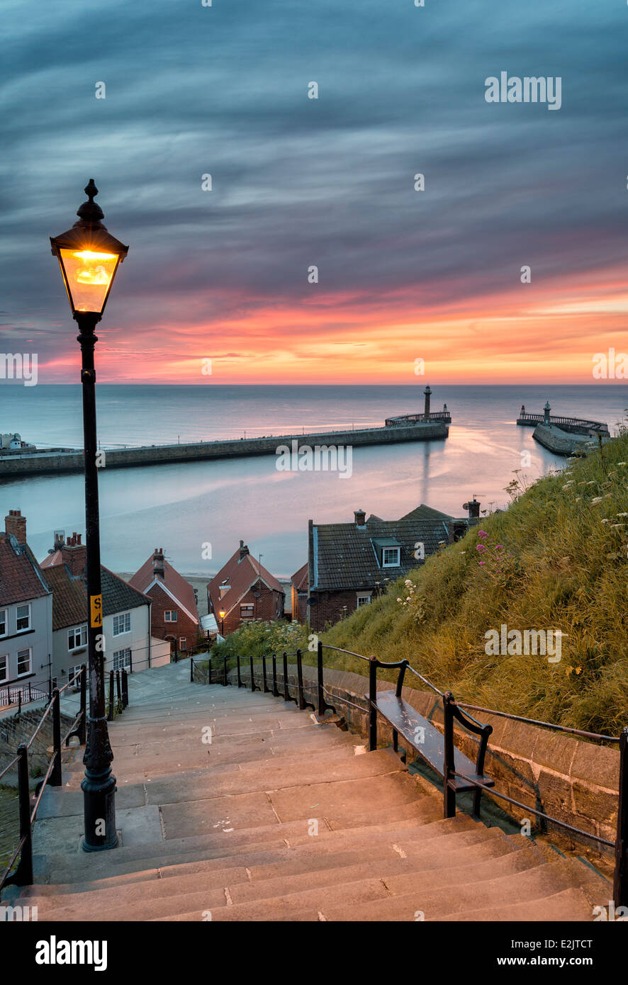 Whitby steps hi-res stock photography and images - Alamy