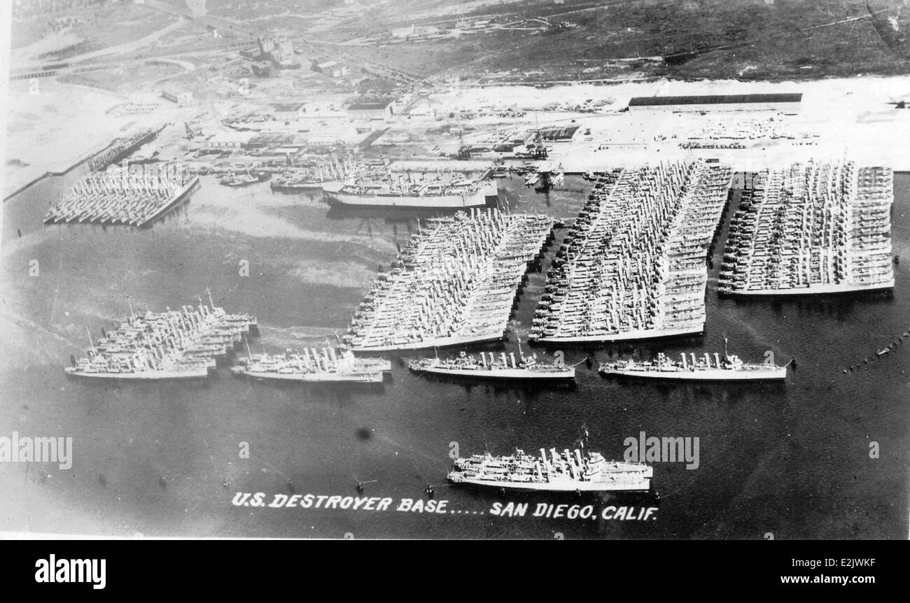 Museum storage Black and White Stock Photos & Images - Alamy