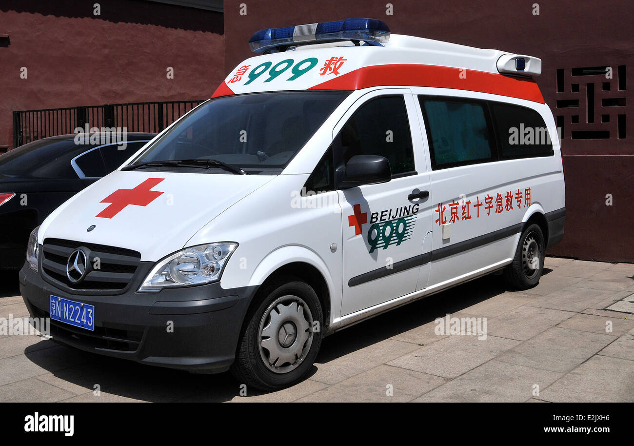 Mercedes ambulance hi-res stock photography and images - Alamy