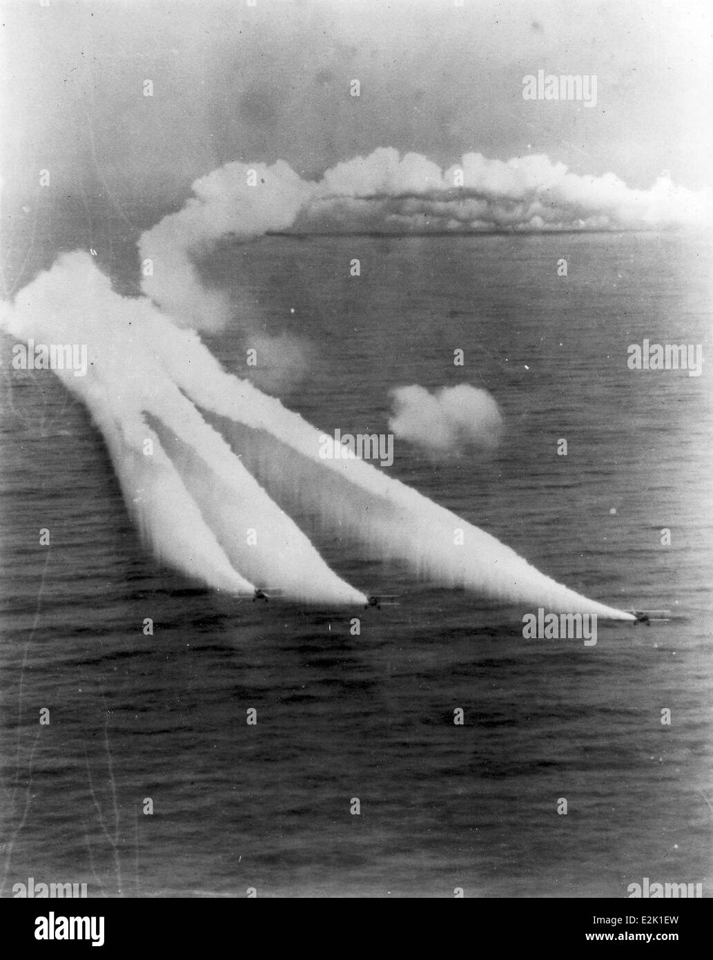 The Martin T4M-1, a U.S. Navy torpedo bomber from the 1930s, is ...