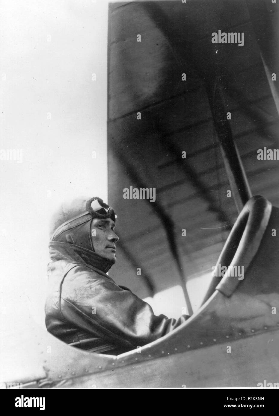 This image is of an unidentified U.S. Navy aviator. The photo likely ...