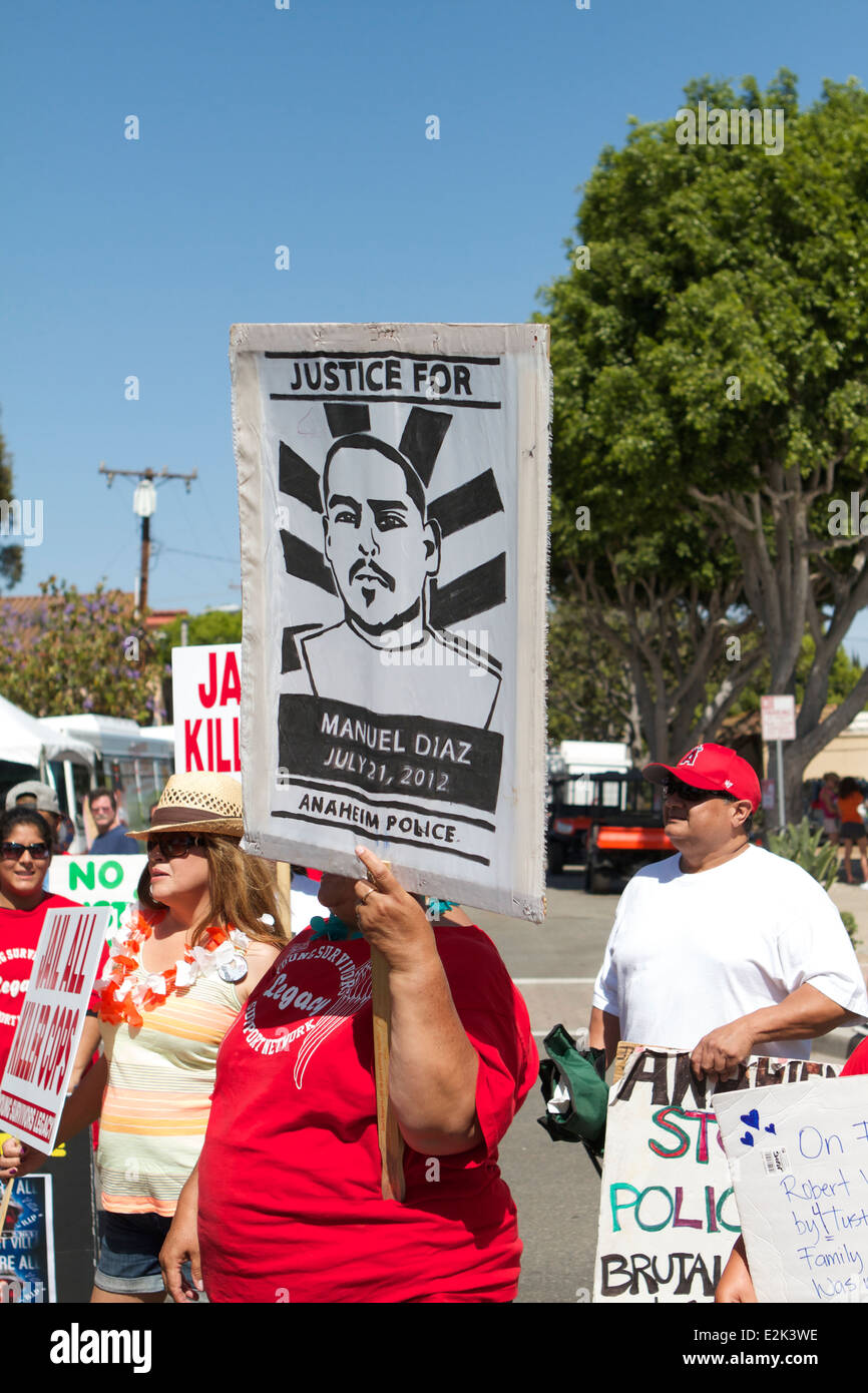 Protesters with signs against police hi-res stock photography and ...