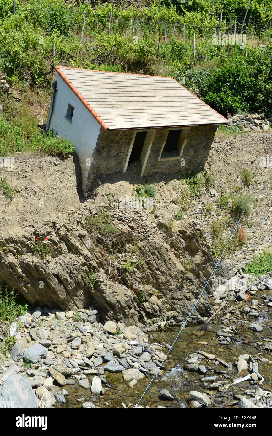 Subsidence house hi-res stock photography and images - Alamy