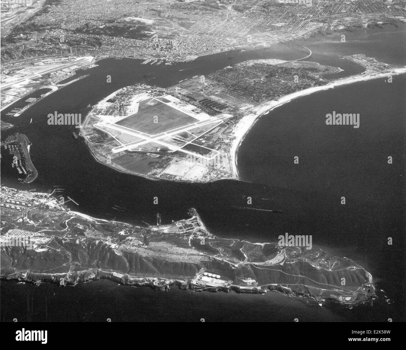 Virginia norfolk naval station Black and White Stock Photos & Images ...