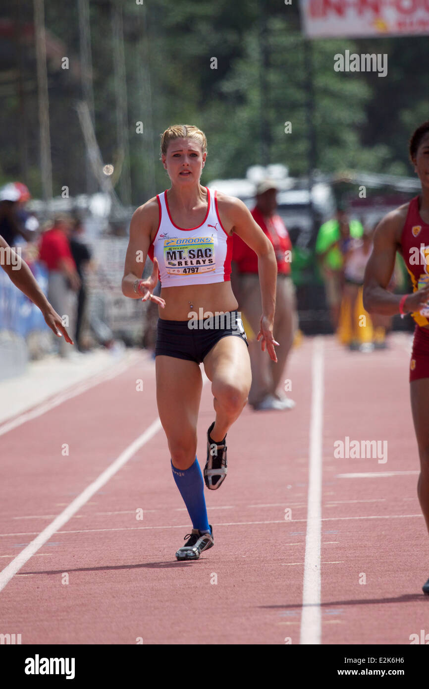 Female sprinters hi-res stock photography and images - Alamy