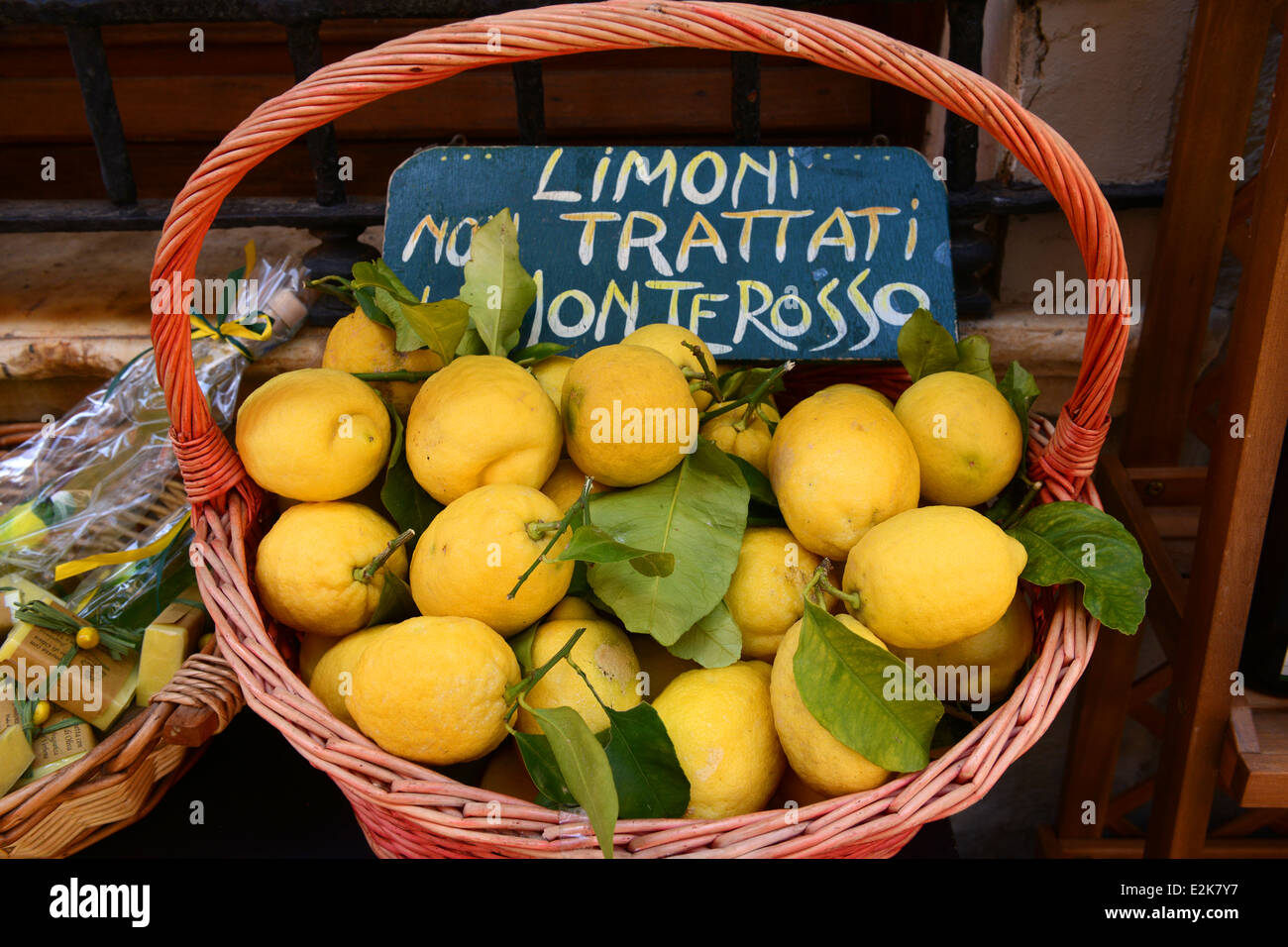 Lemons italy hi-res stock photography and images - Alamy