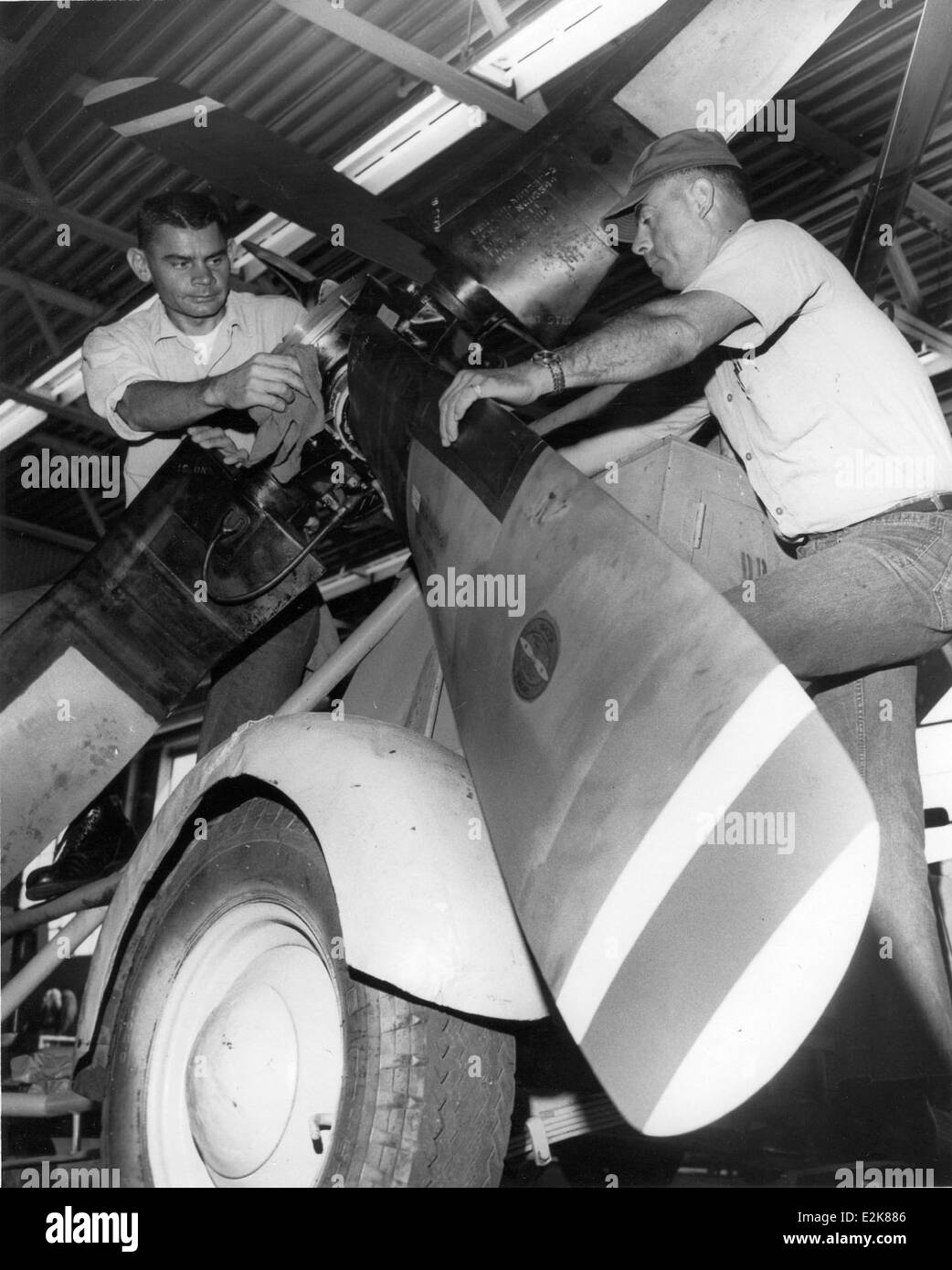 U s navy aviation maintenance hi-res stock photography and images - Alamy