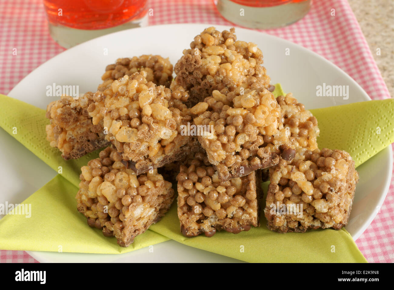 Chocolate rice krispie cake hi-res stock photography and images - Alamy
