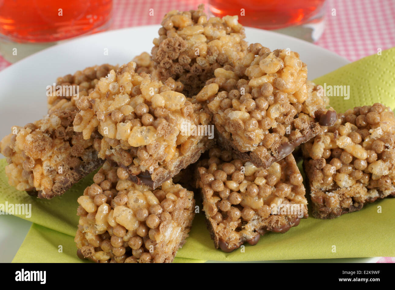 Chocolate rice krispie cake hi-res stock photography and images - Alamy