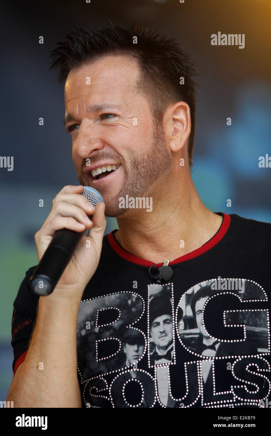 Michael Wendler performing live at the Ranchfest 2013 of Michael ...