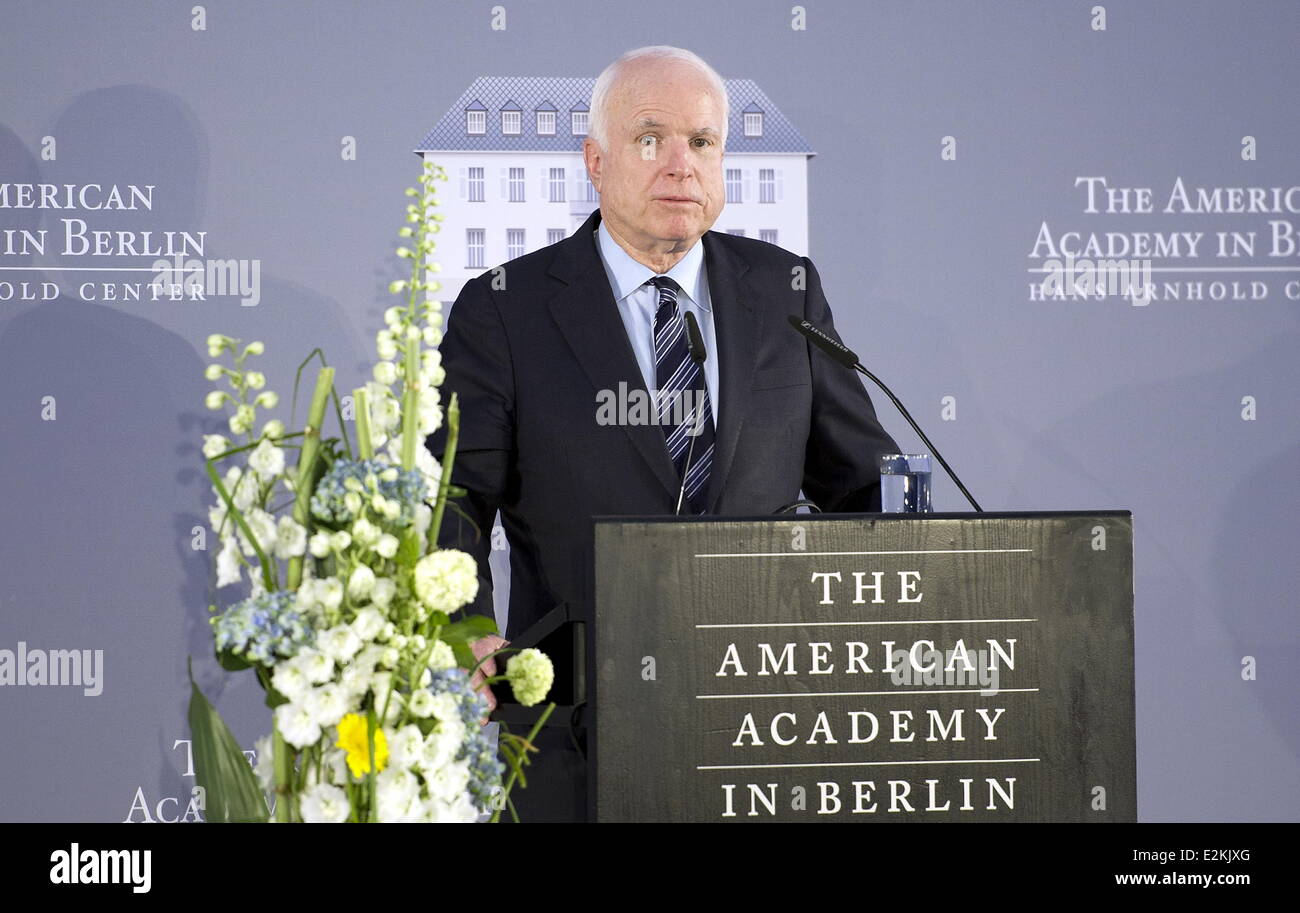 John mc cain hi-res stock photography and images - Alamy