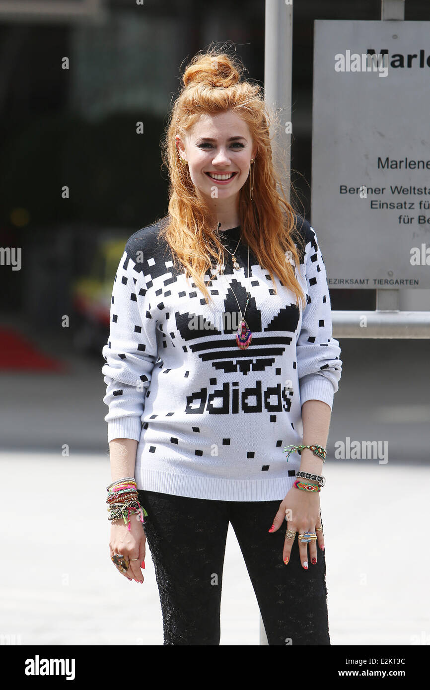 Palina rojinski hi-res stock photography and images - Alamy