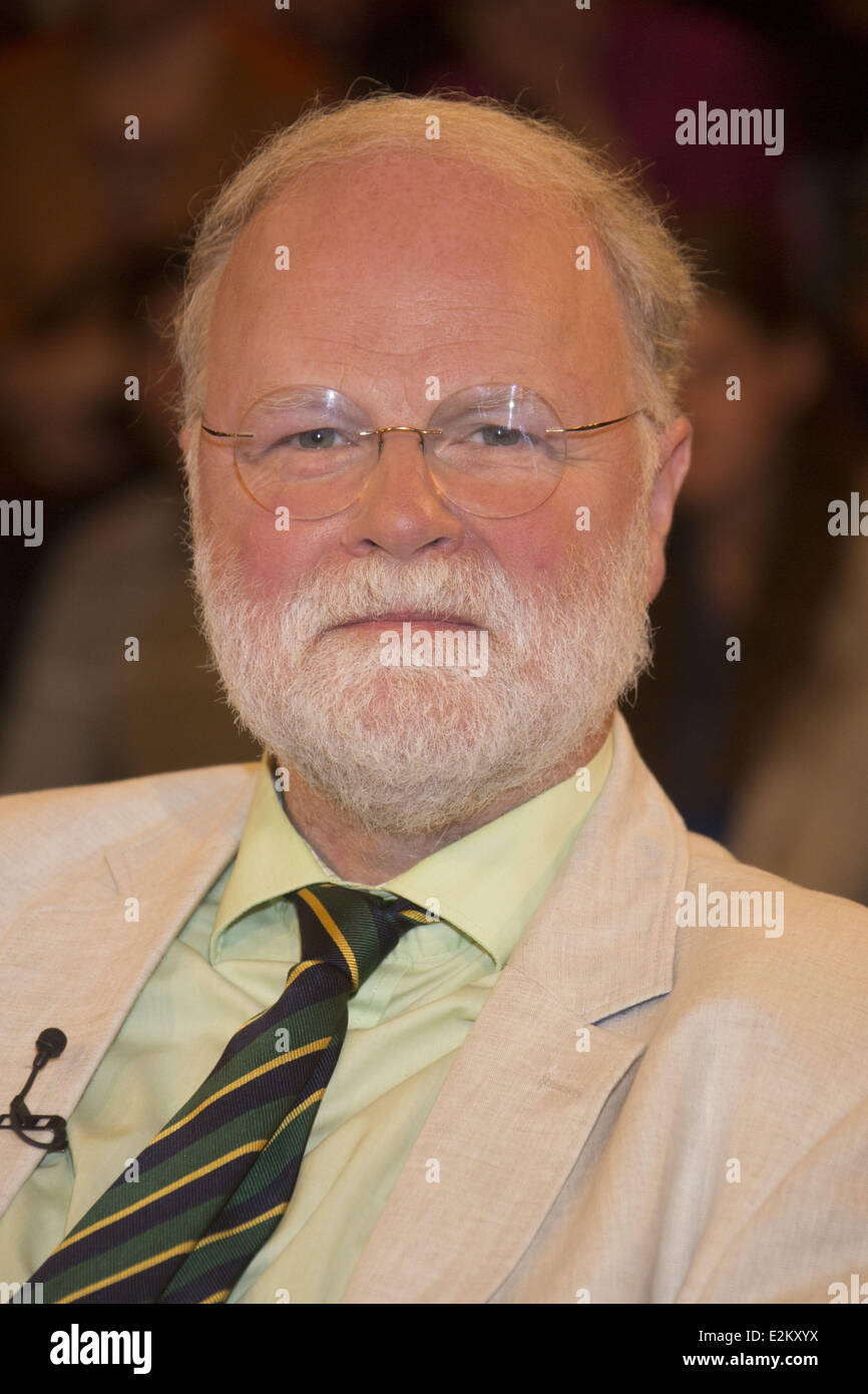 Dr Manfred Luetz on German ZDF TV talkshow Markus Lanz. Where: Hamburg, Germany When: 03 Jul ...