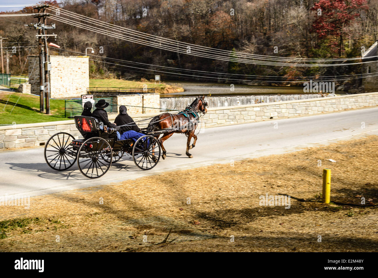 Amish family pennsylvania hi-res stock photography and images - Alamy