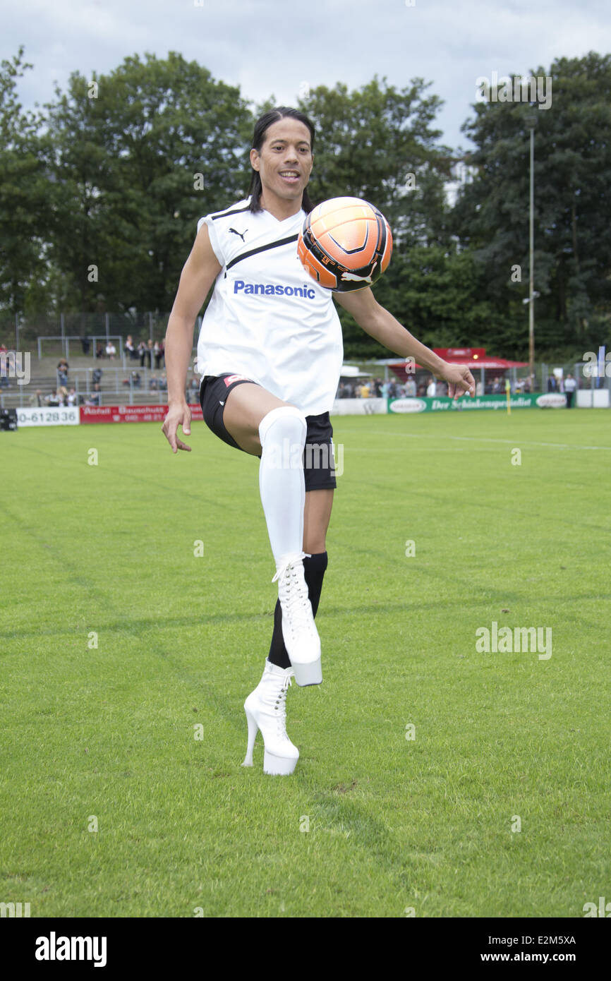 Jorge gonzalez at kicken mit herz charity hi-res stock photography and ...