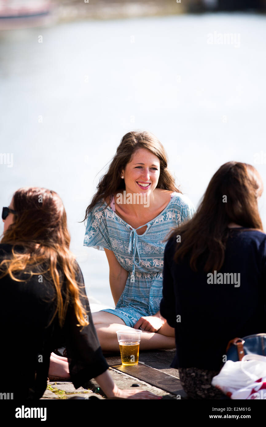 Bristol harbourside drinks hi-res stock photography and images - Alamy