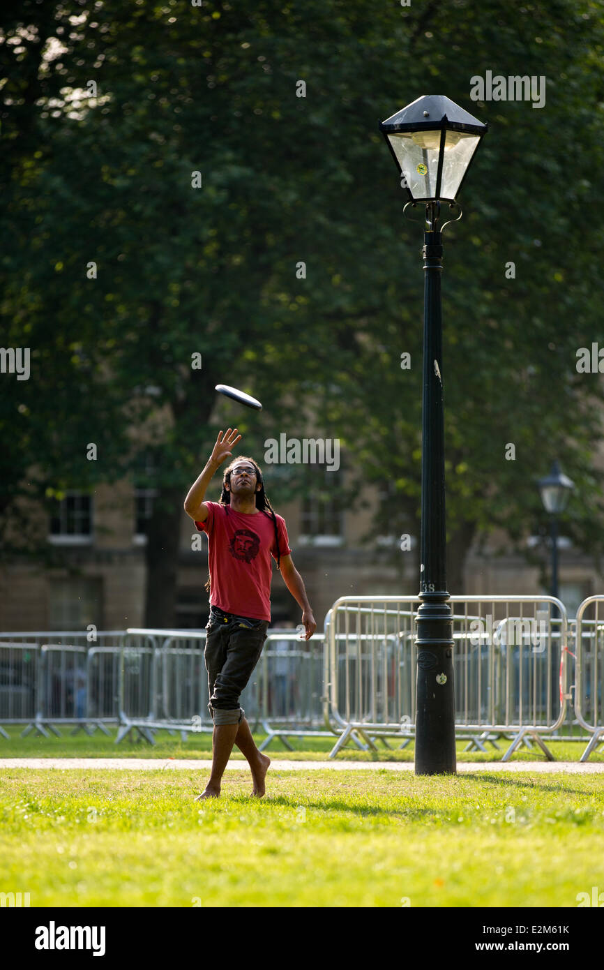 Frisbee in shorts and t shirt hi-res stock photography and images - Alamy