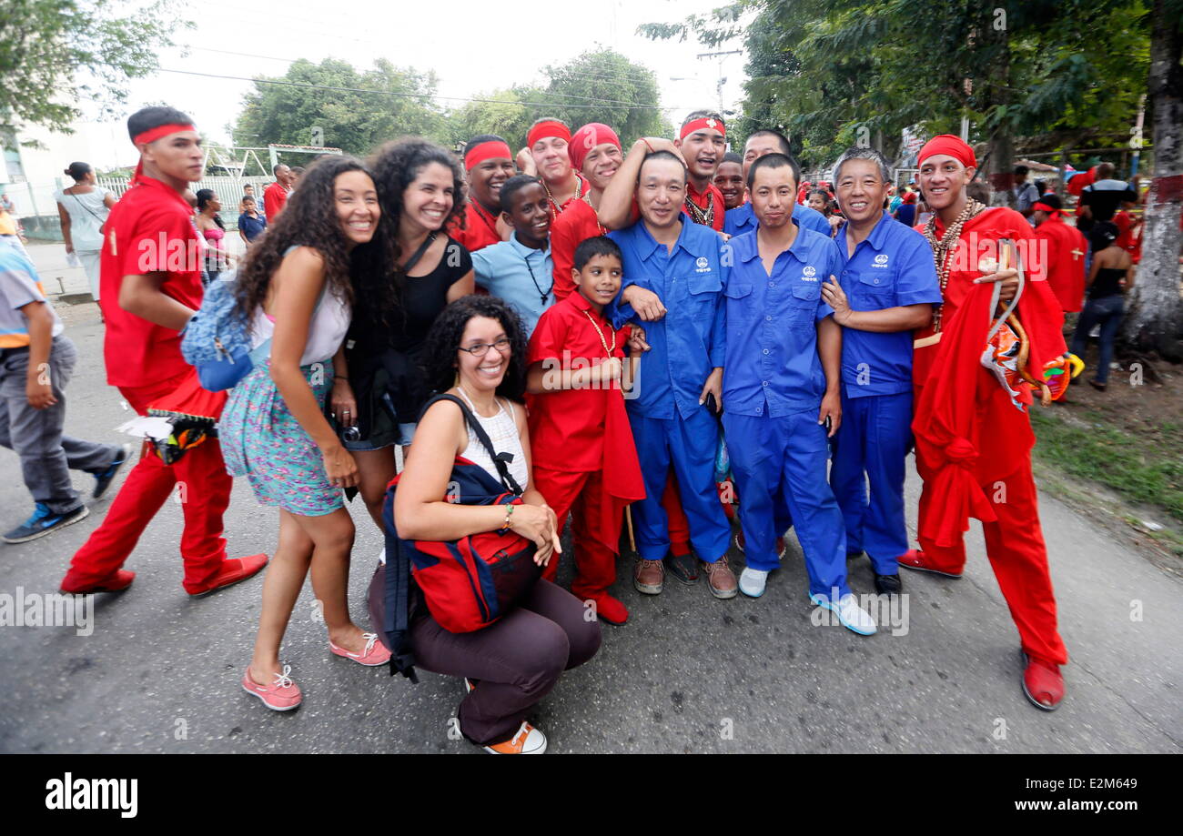 San Francisco de Yare, Miranda, Venezuela. 18th June, 2014. Residents ...