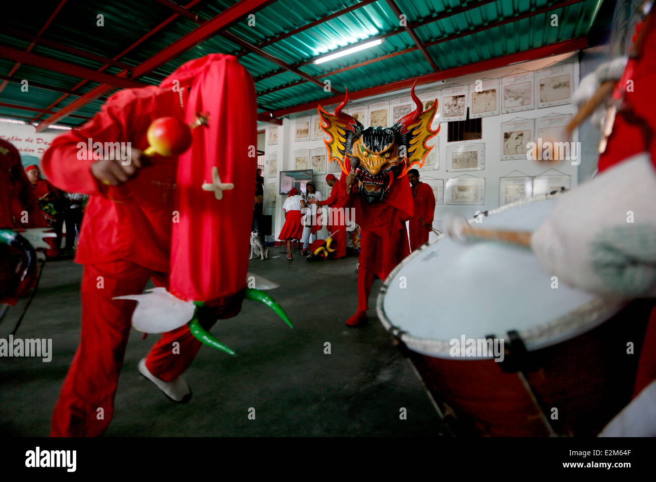 San Francisco de Yare, Miranda, Venezuela. 18th June, 2014. Residents ...