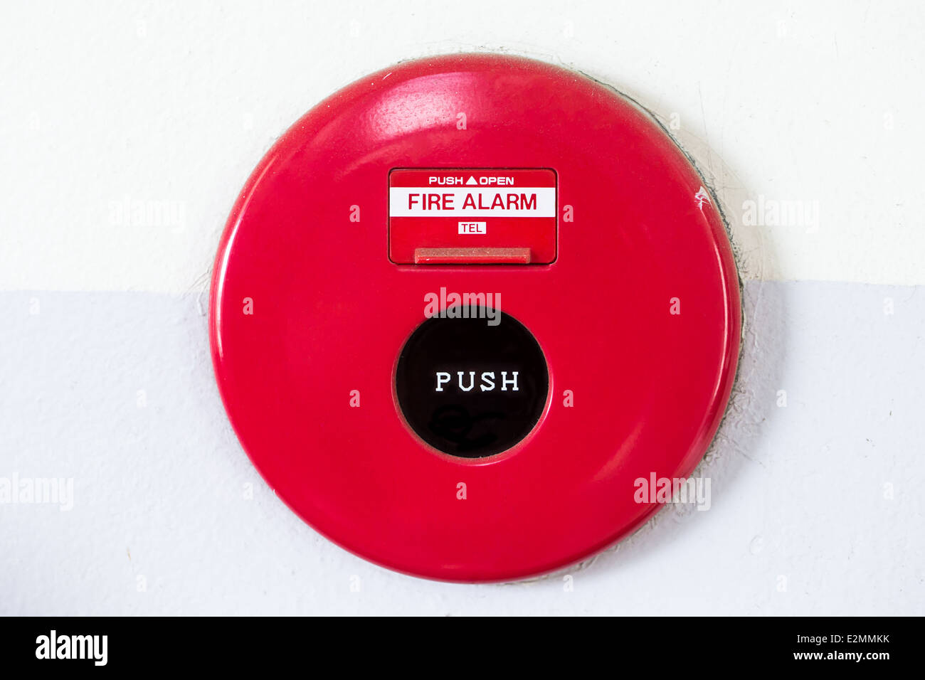 Red fire alarm on the wall Stock Photo - Alamy