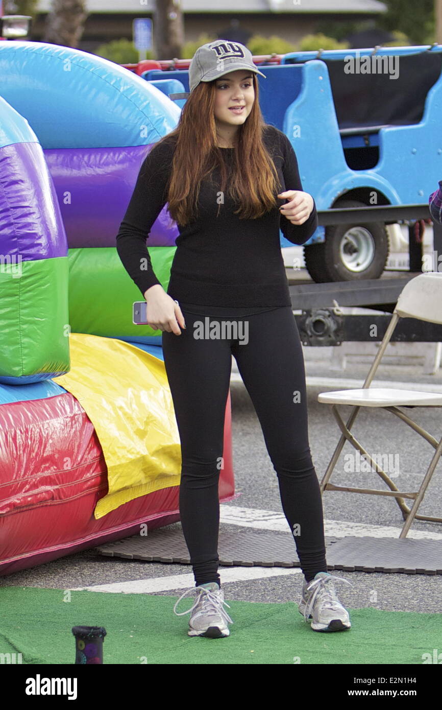 Ariel Winter visits a Farmers Market with her sister Shanelle Workman ...