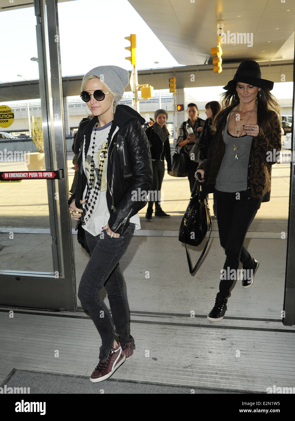 Ashlee Simpson arrives at John F. Kennedy International Airport (JFK ...