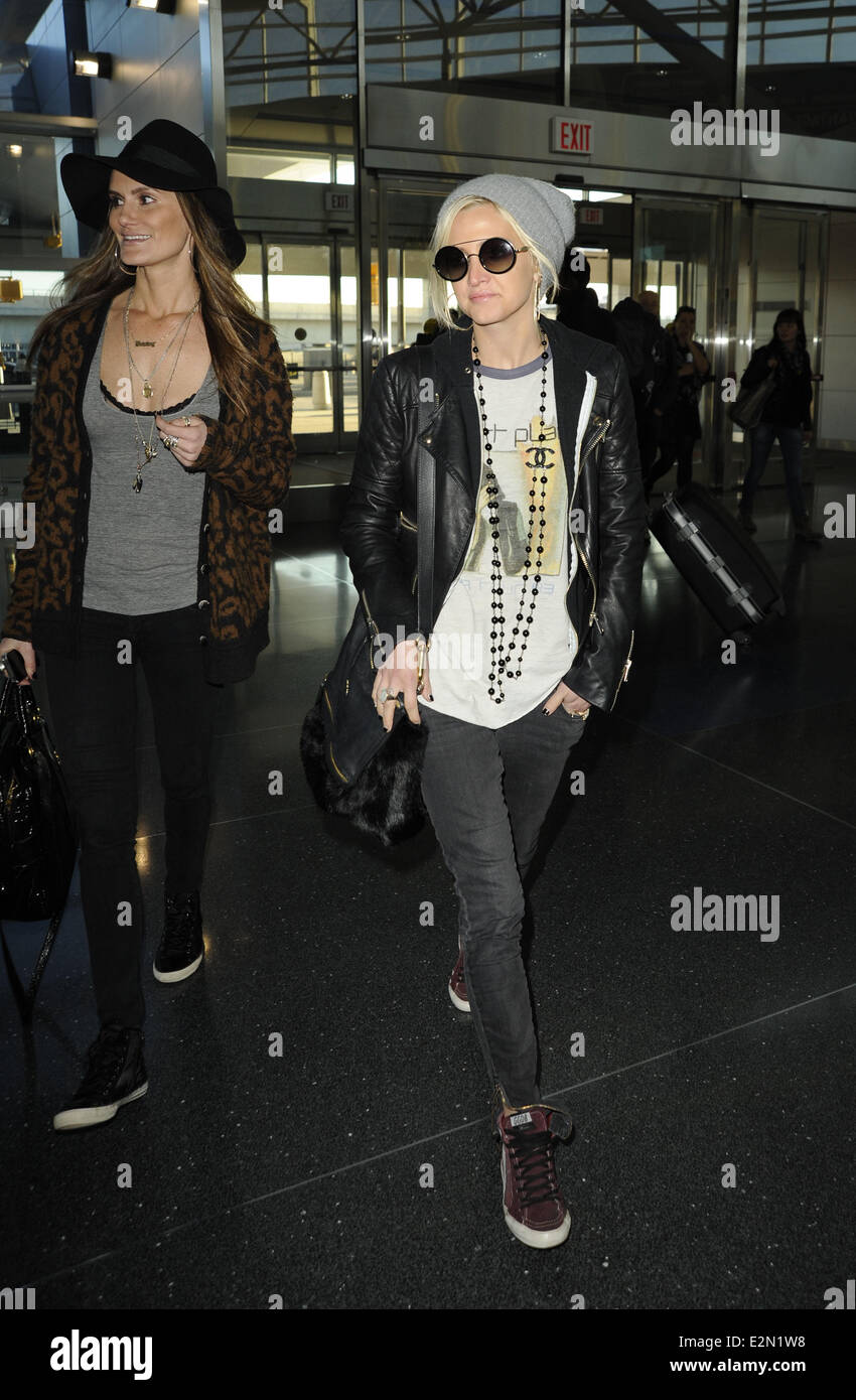 Ashlee Simpson arrives at John F. Kennedy International Airport (JFK ...