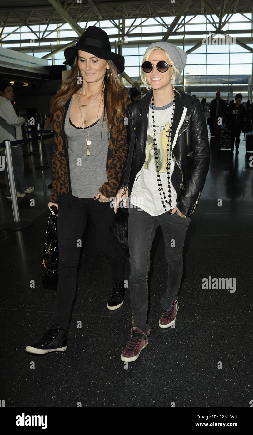 Ashlee Simpson arrives at John F. Kennedy International Airport (JFK ...