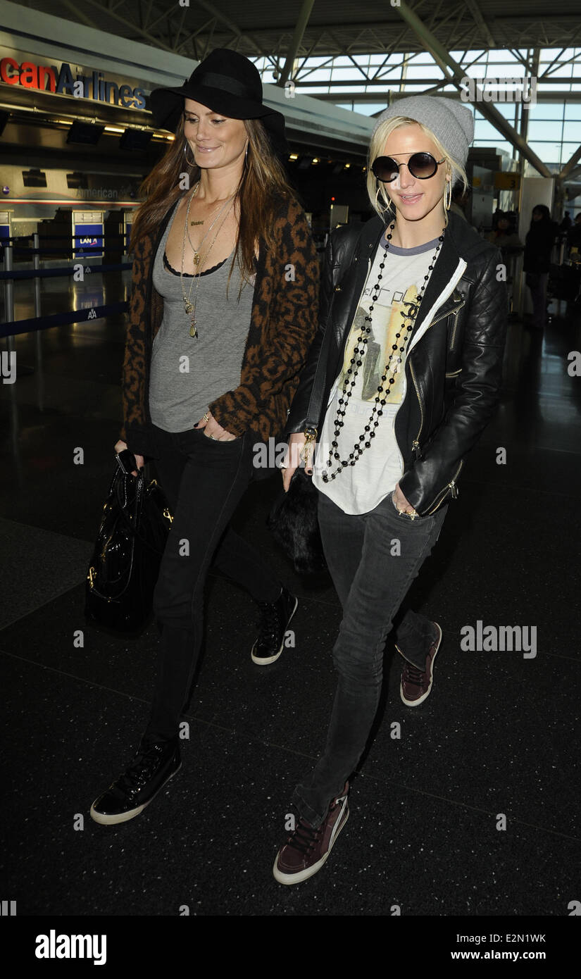 Ashlee Simpson arrives at John F. Kennedy International Airport (JFK ...