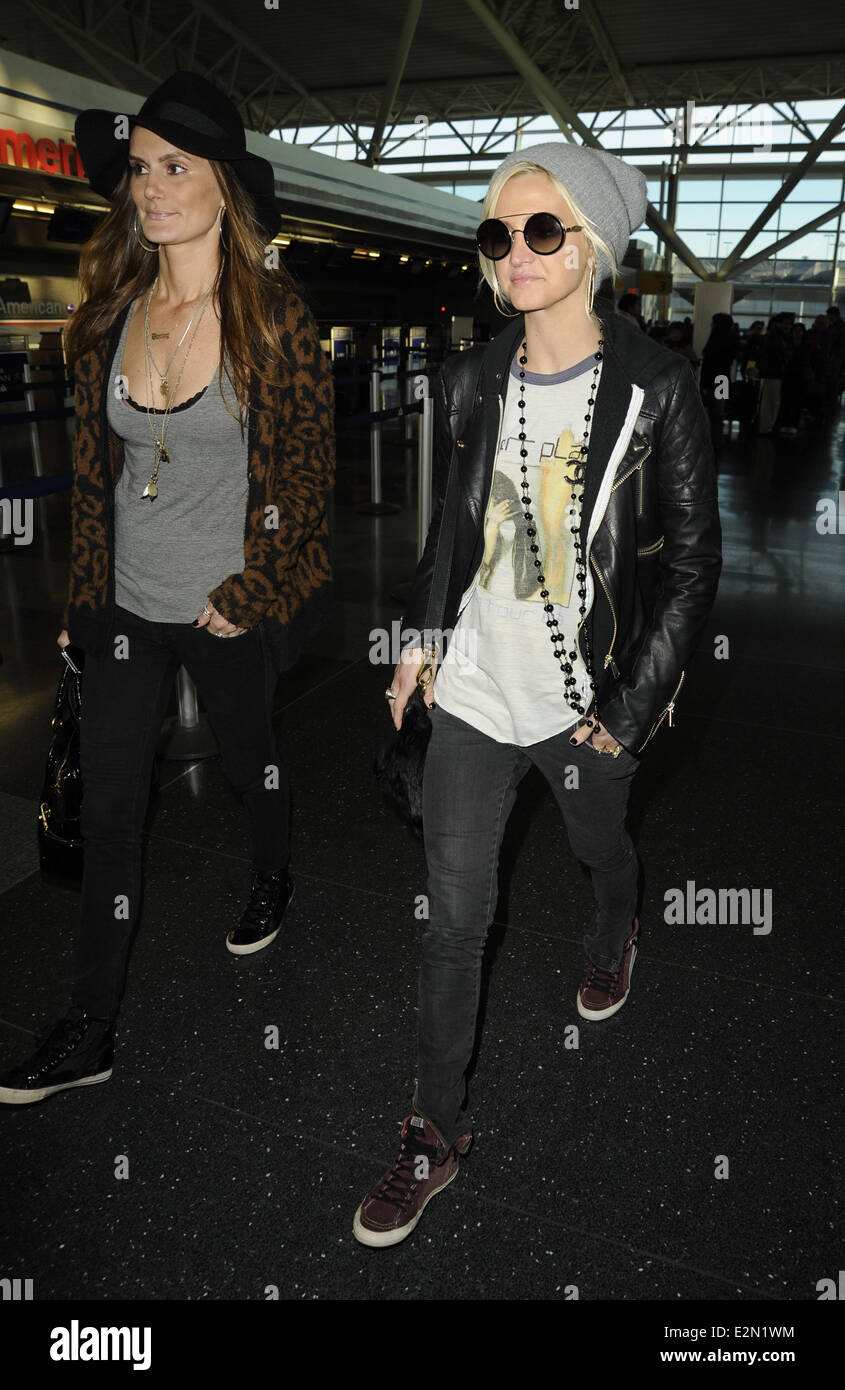 Ashlee Simpson arrives at John F. Kennedy International Airport (JFK ...