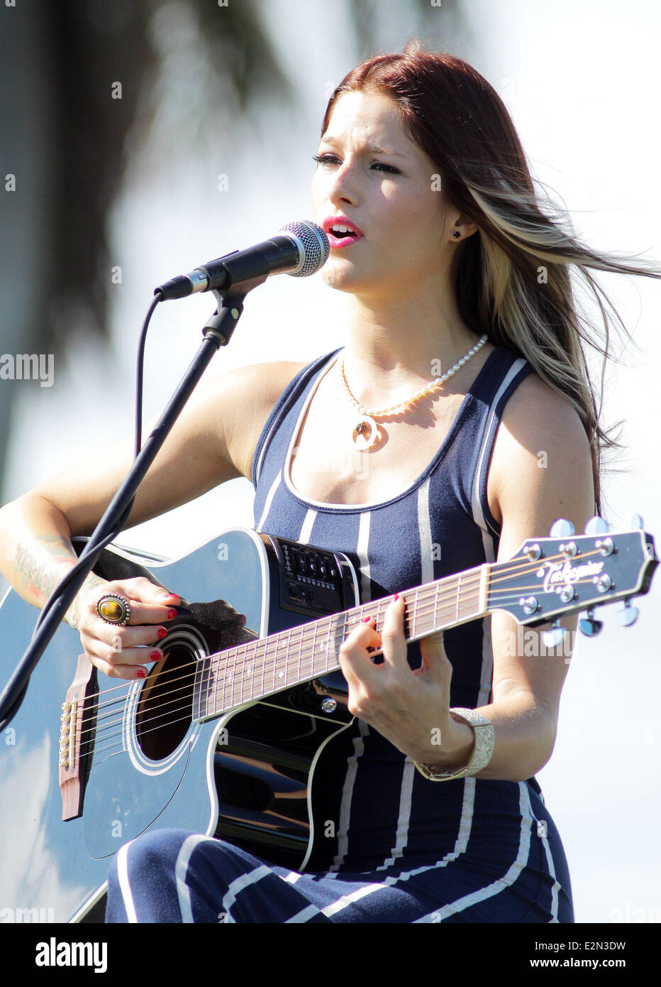 Cassadee Pope Beach Cassadee Pope Let Me Go (Official Lyric Video)