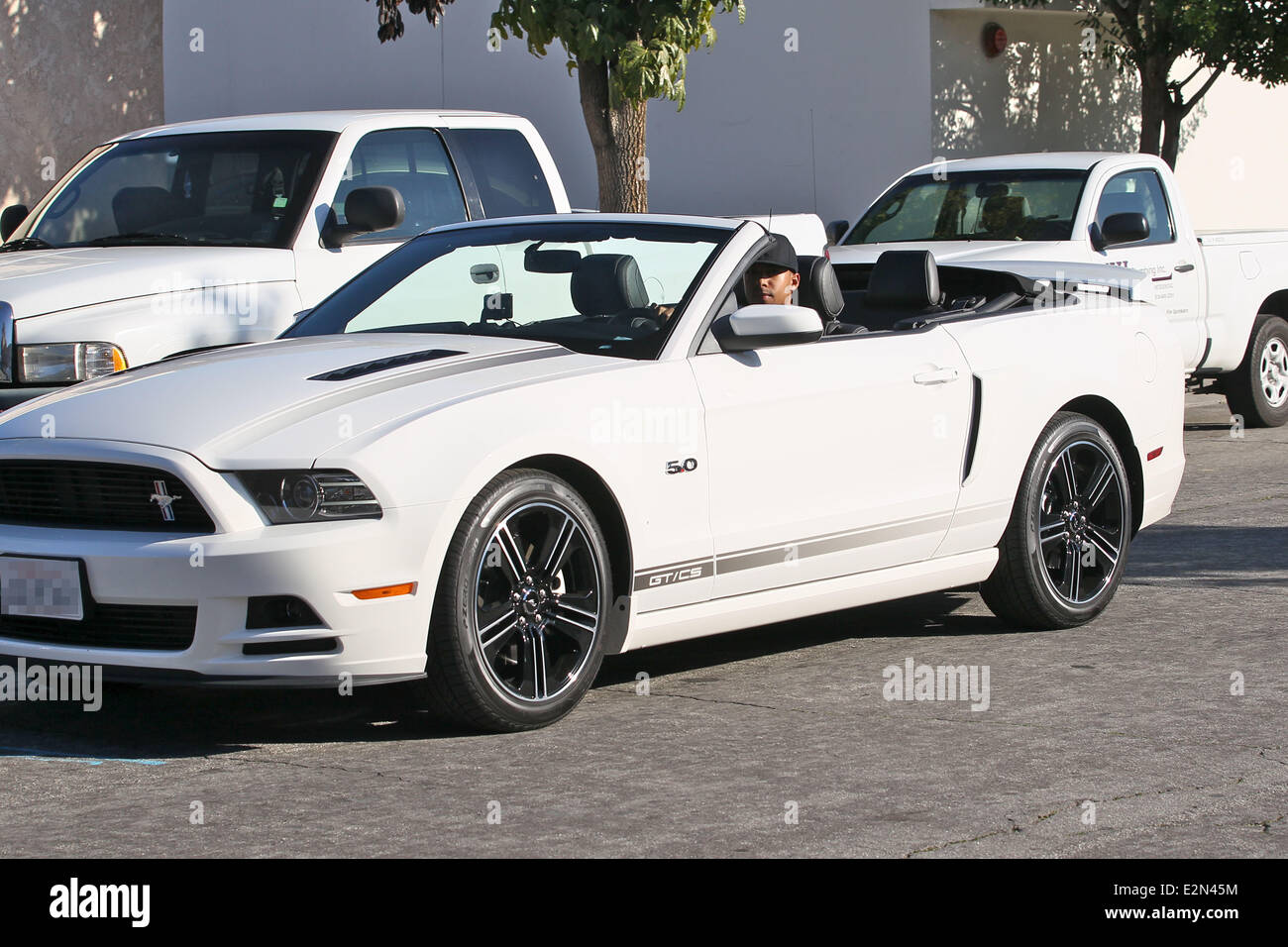 Marvin Humes from JLS arrives in a 5-liter Mustang to see The Saturdays ...