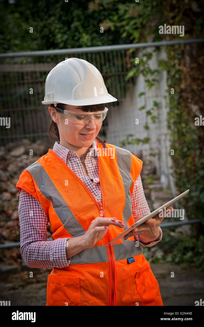 Female construction worker using an ipad Stock Photo - Alamy