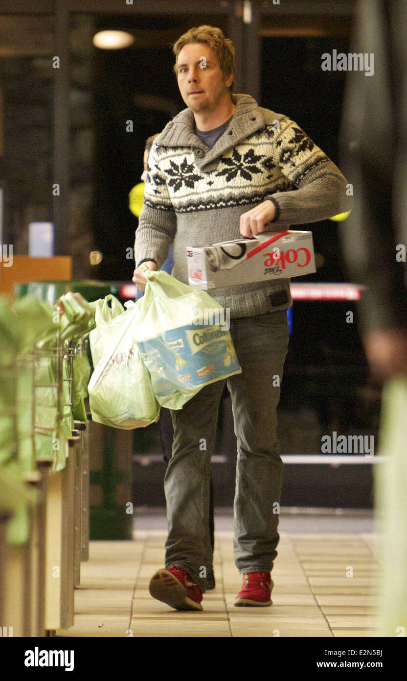 Dax Shepard goes shopping for groceries at Gelson's Supermarket ...
