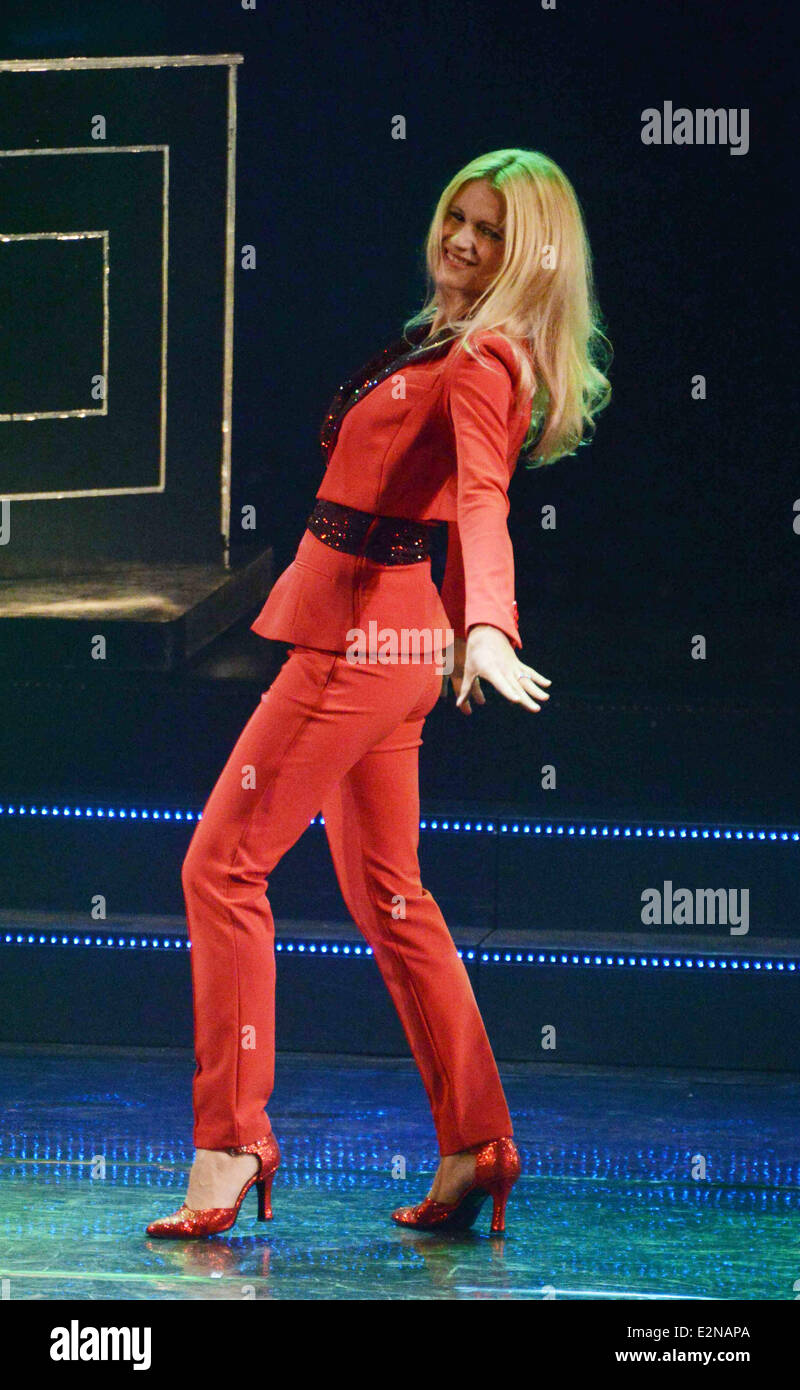 Michelle Hunziker stars in 'Mi scappa da ridere' Featuring: Michelle ...